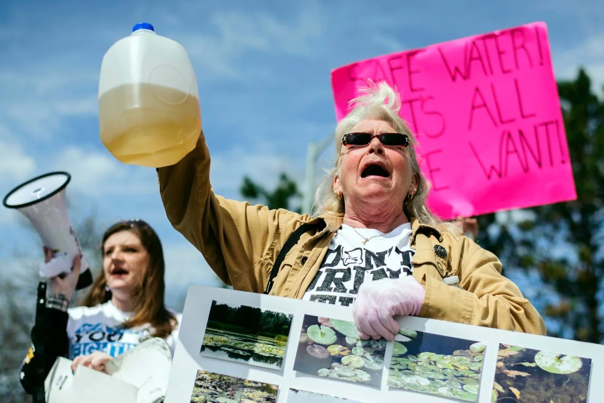 Undrinkable: Flint’s Water Crisis – THE BEAR FACTS